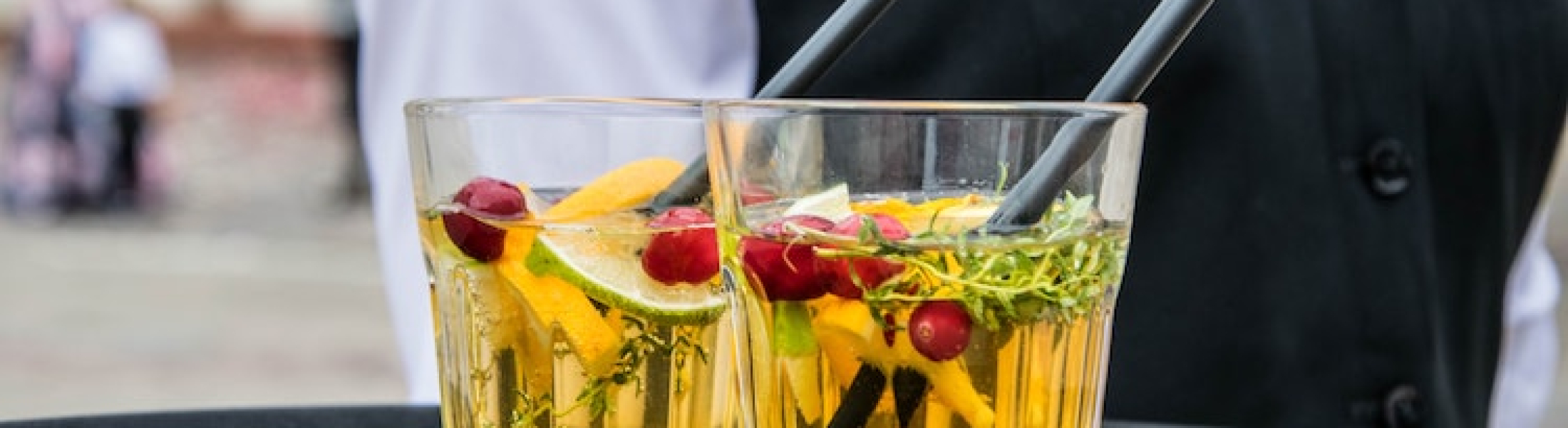A Guide to Your Wedding Cocktail Hour